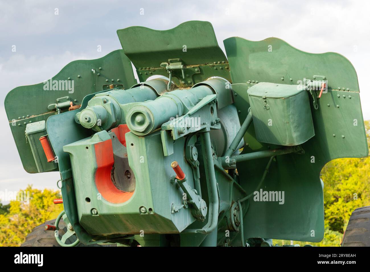 Howitzer gun hi-res stock photography and images - Alamy