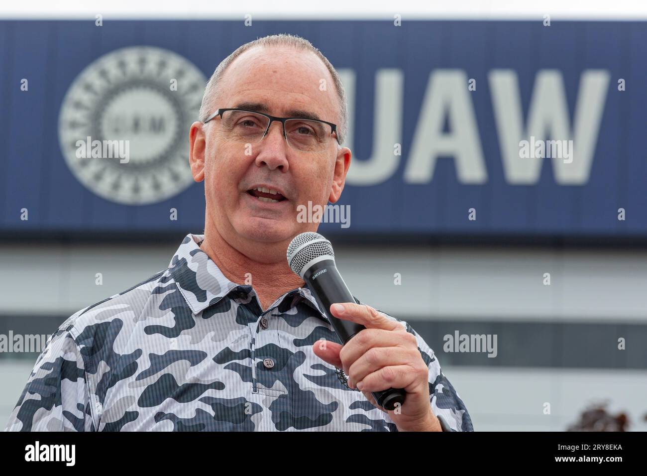 Ford plant in detroit workers hi-res stock photography and images - Alamy