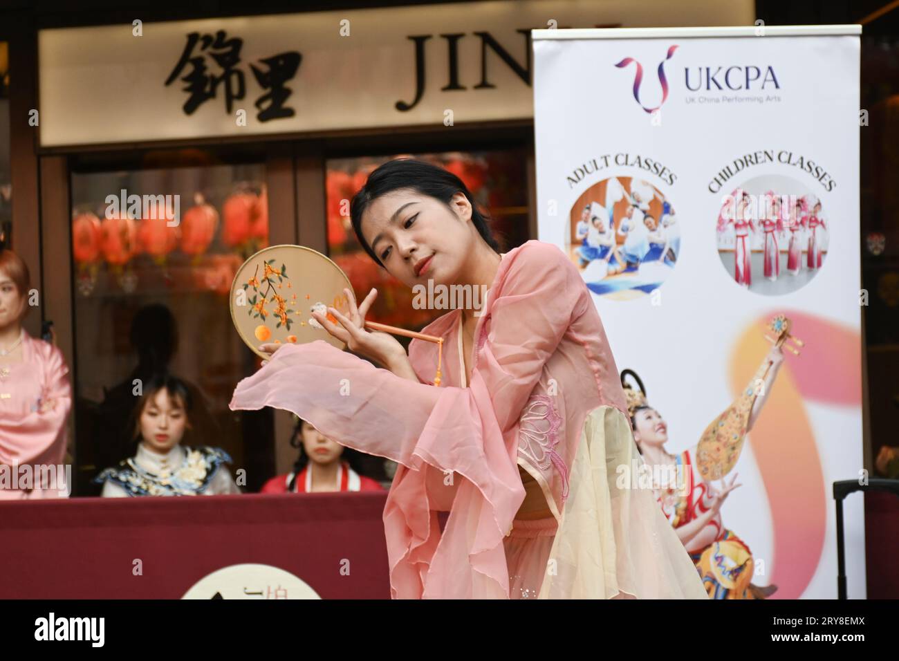 Dun huang dance hi-res stock photography and images - Alamy