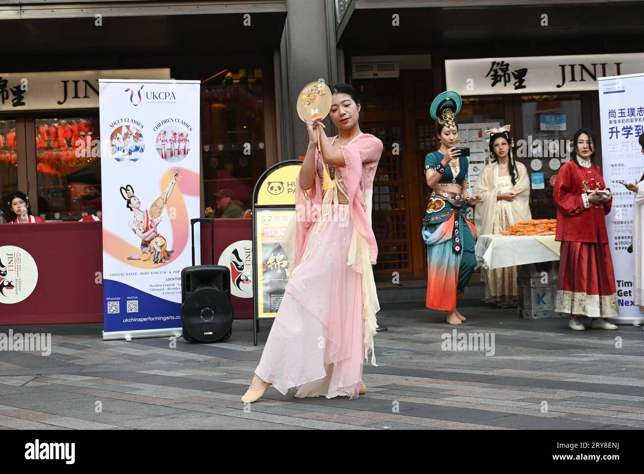 Chinatown London, UK. 29th Sep, 2023. Hanfu immersion performance ...