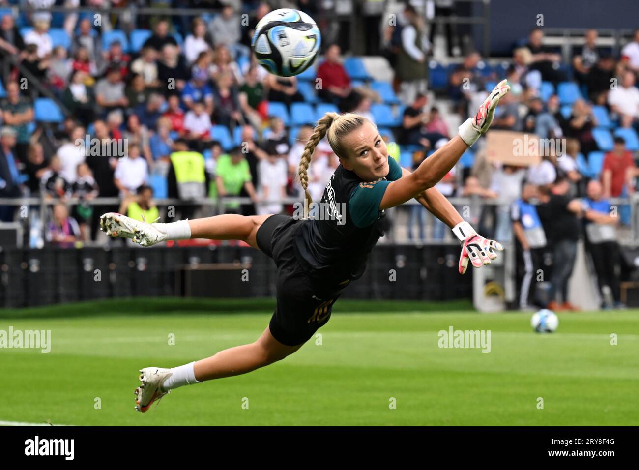 BOCHUM - Germany goalkeeper Merle Frohms during the UEFA Nations League ...