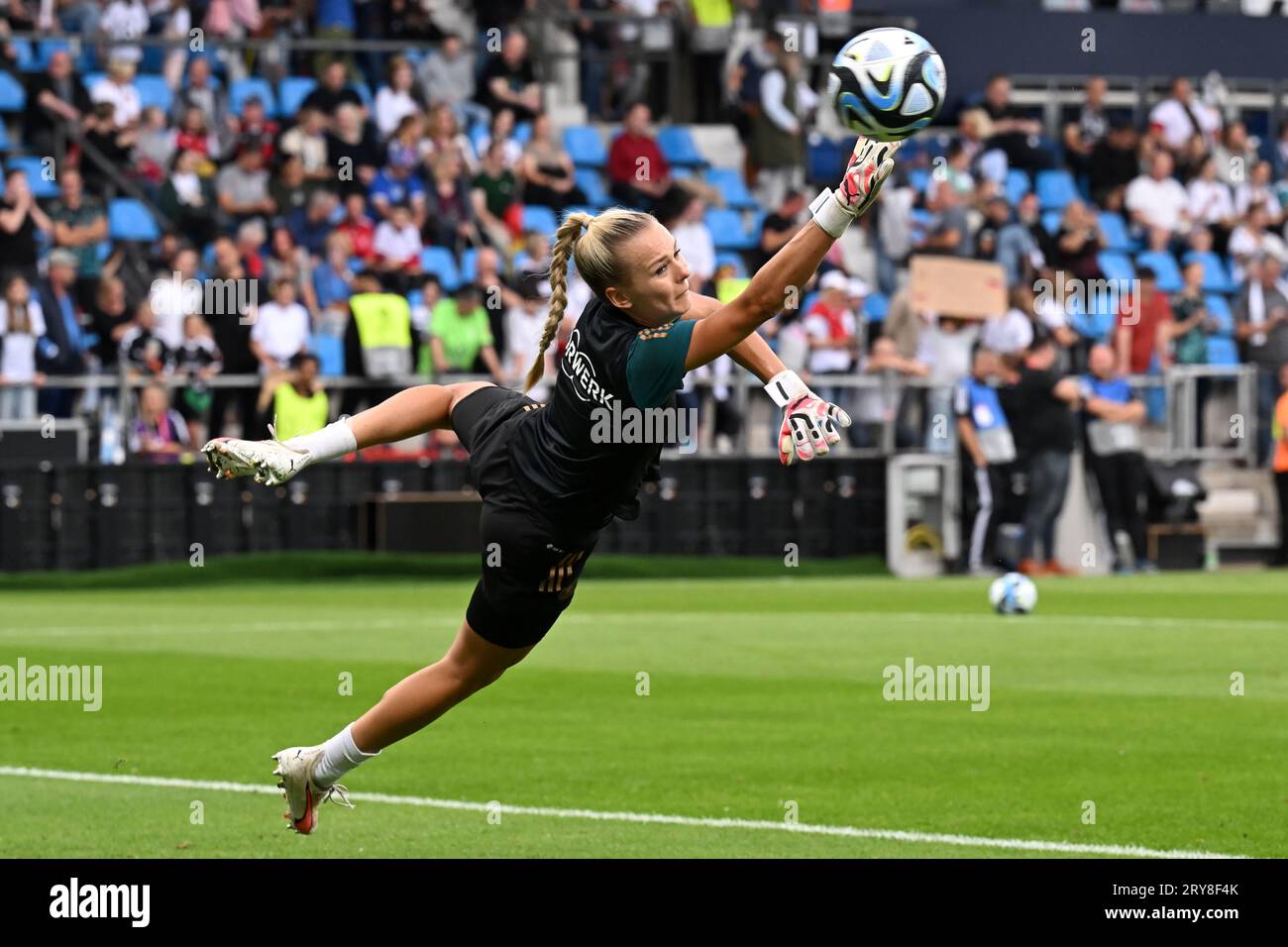 BOCHUM - Germany goalkeeper Merle Frohms during the UEFA Nations League ...