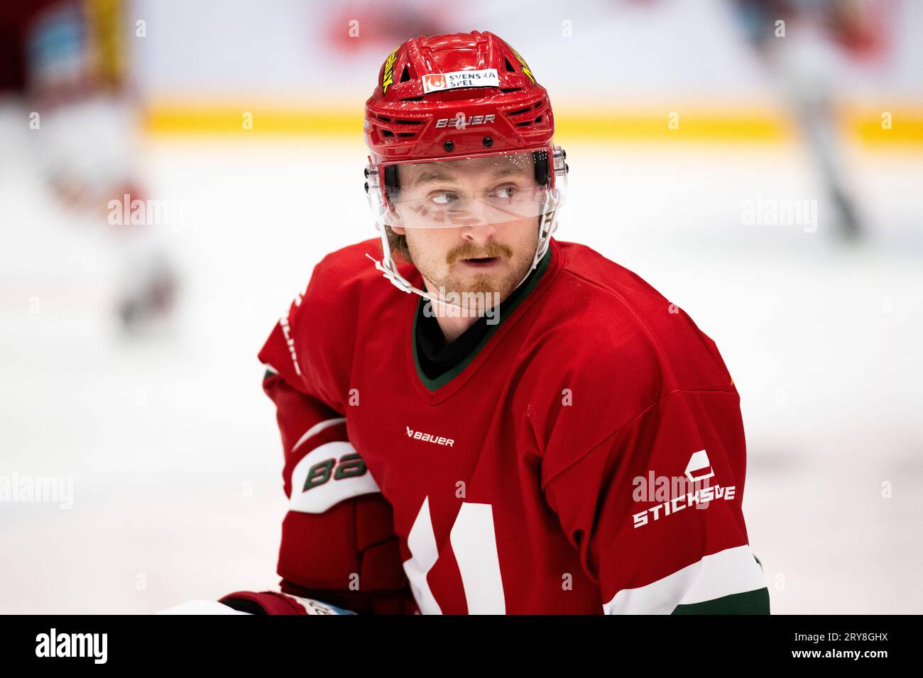 230923 MoDos Riley Woods inför ishockeymatchen i SHL mellan Timrå och ...