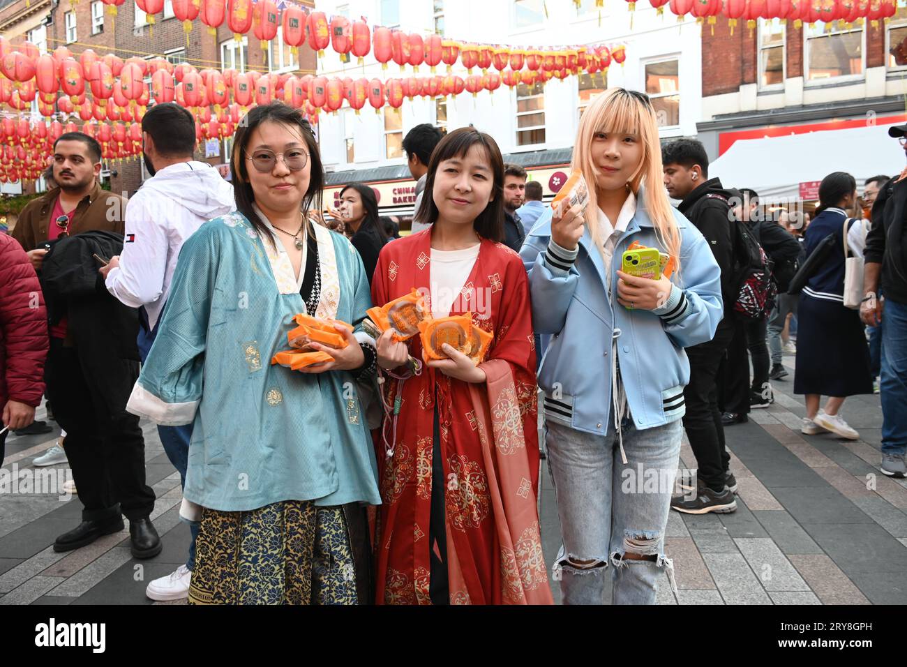 Chinatown London, UK. 29th Sep, 2023. Hanfu immersion performance ...