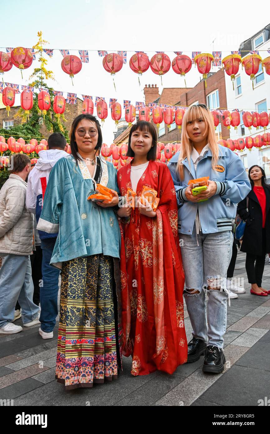 Chinatown London, UK. 29th Sep, 2023. Hanfu immersion performance ...