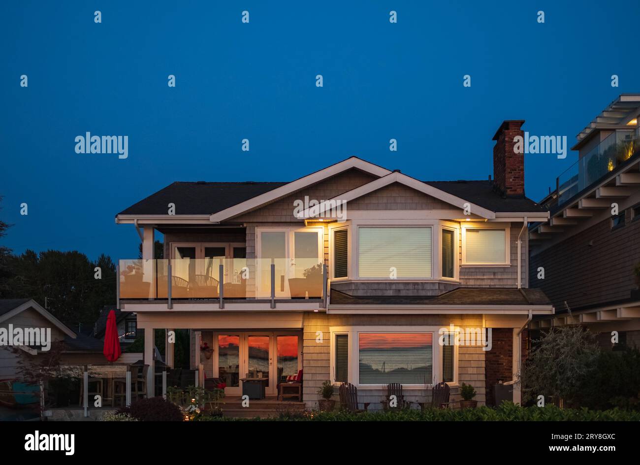 Modern house night exterior hi-res stock photography and images - Alamy