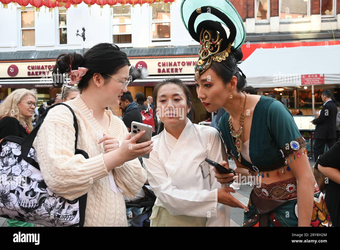 Chinatown London, UK. 29th Sep, 2023. London Chinatown, UK. Hangyu Zhou performs Dun Huang Dance ...