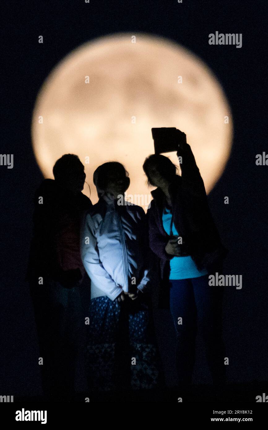Full moon selfie hi-res stock photography and images - Alamy