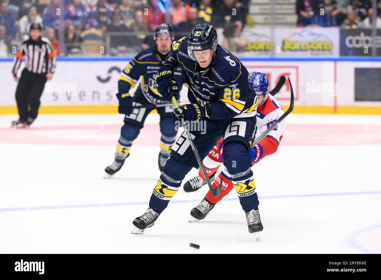 230923 HV71s Tommi Tikka under ishockeymatchen i SHL mellan HV71 och Oskarshamn den 23 september ...
