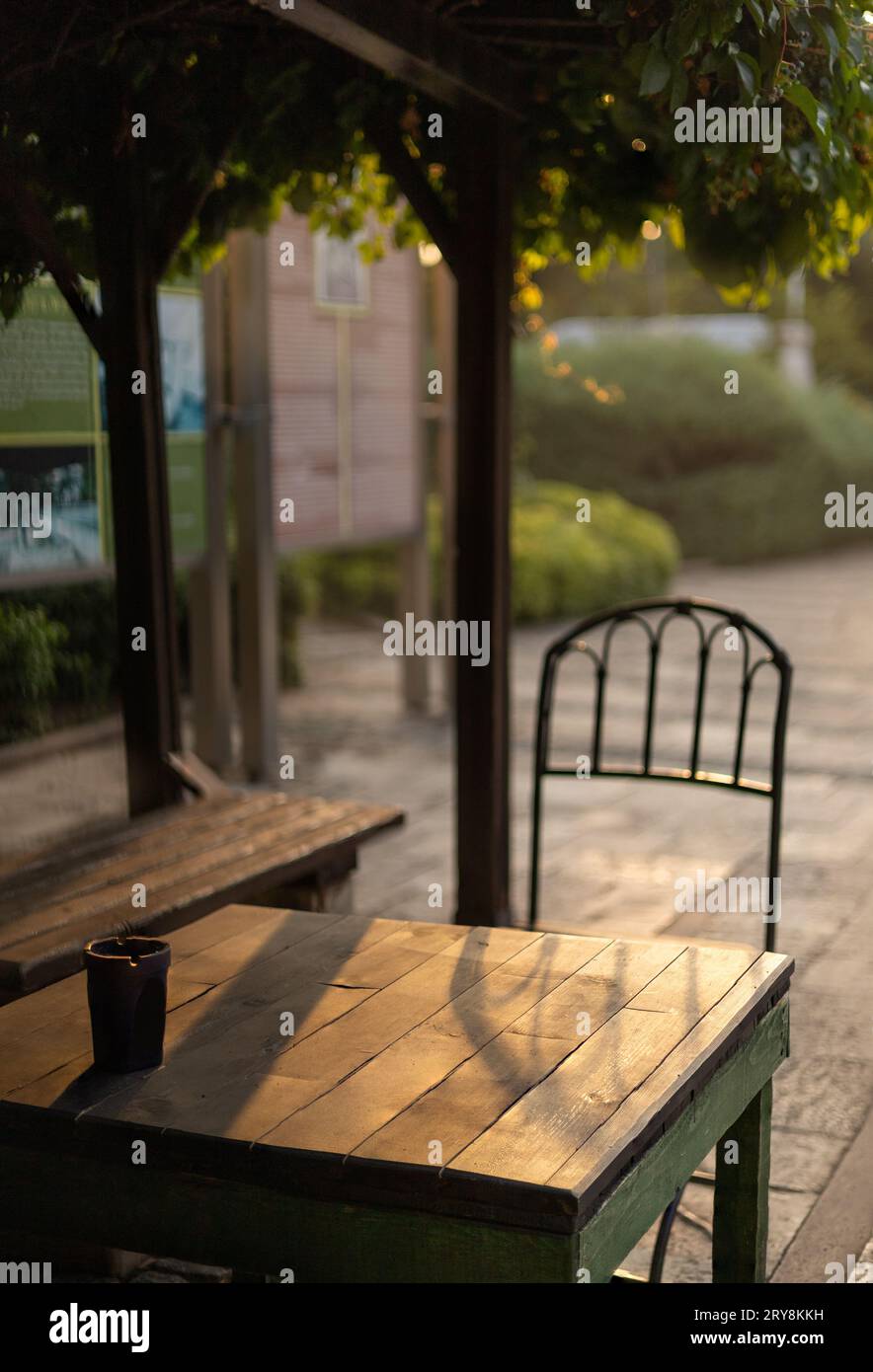 a restful place to eat Stock Photo - Alamy