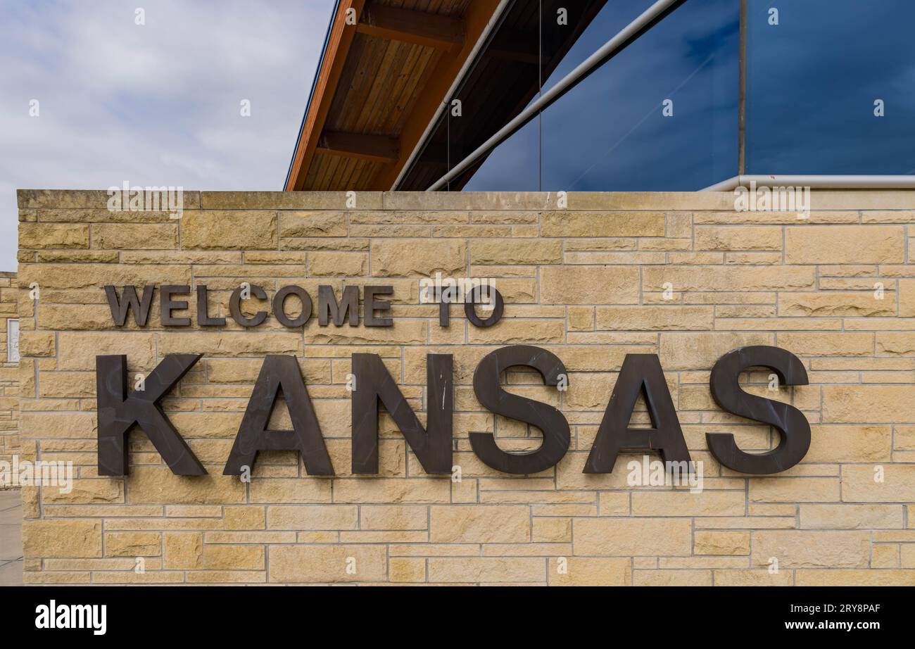 Welcome to kansas sign hi-res stock photography and images - Alamy