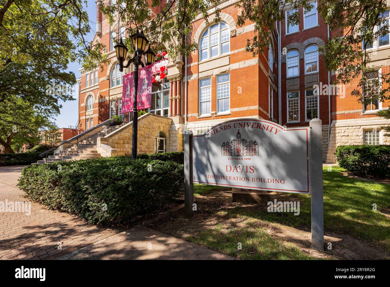 Sunny view campus kansas city hi-res stock photography and images - Alamy