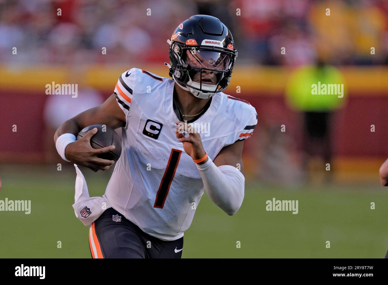 Chicago Bears quarterback Justin Fields runs the ball during the second ...