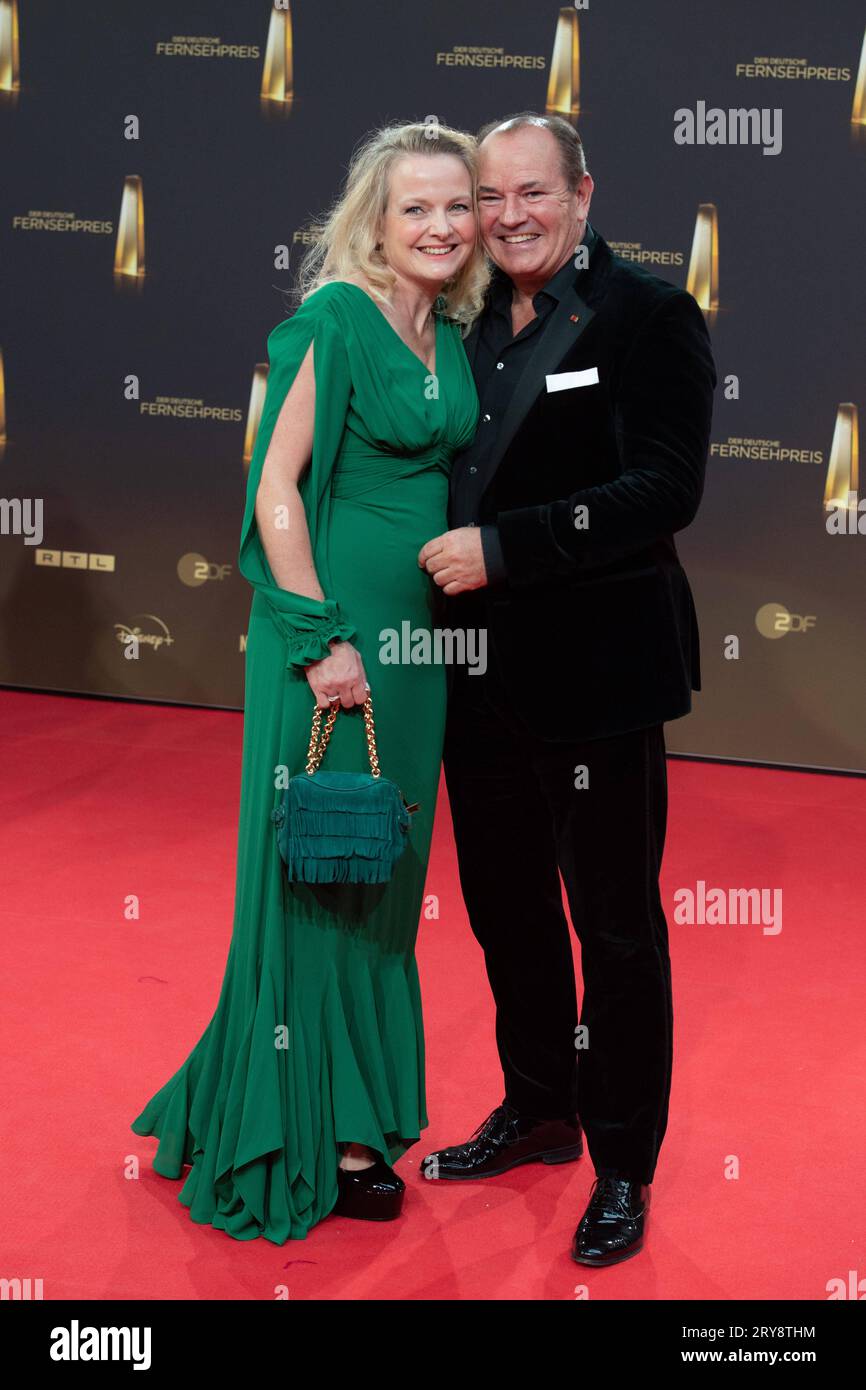 Wolfram KONS, Moderator, mit Ehefrau Alexa, Roter Teppich, Red Carpet ...