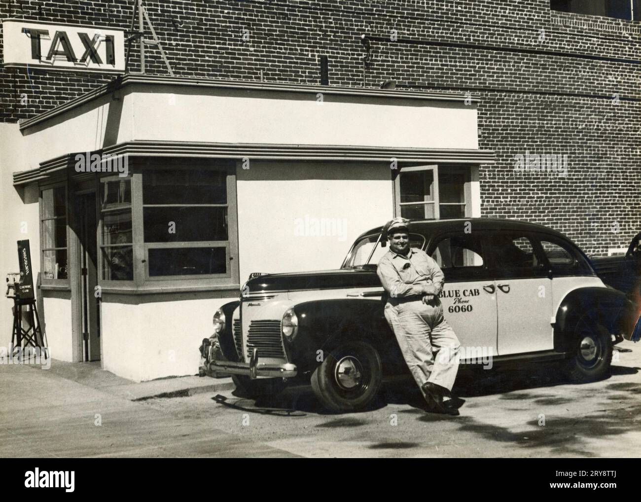 Black cab driver 1950s hi-res stock photography and images - Alamy