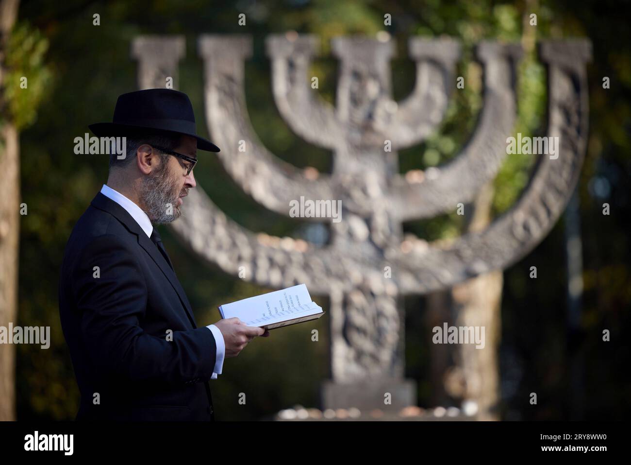 Rabbi raphael rutman hi-res stock photography and images - Alamy