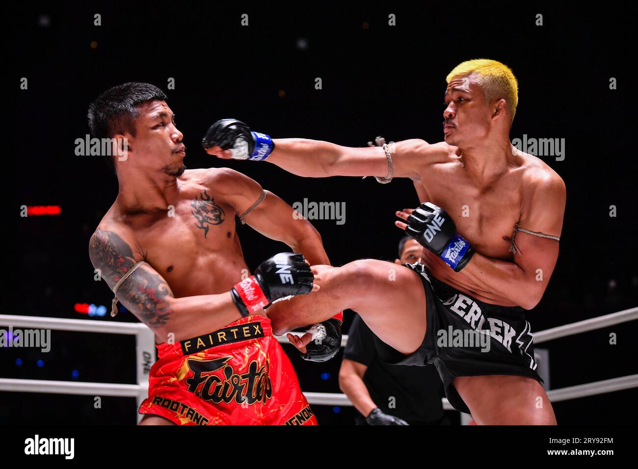 Bangkok, Thailand. 22nd Sep, 2023. Rodtang (L) and Superlek of Thailand ...