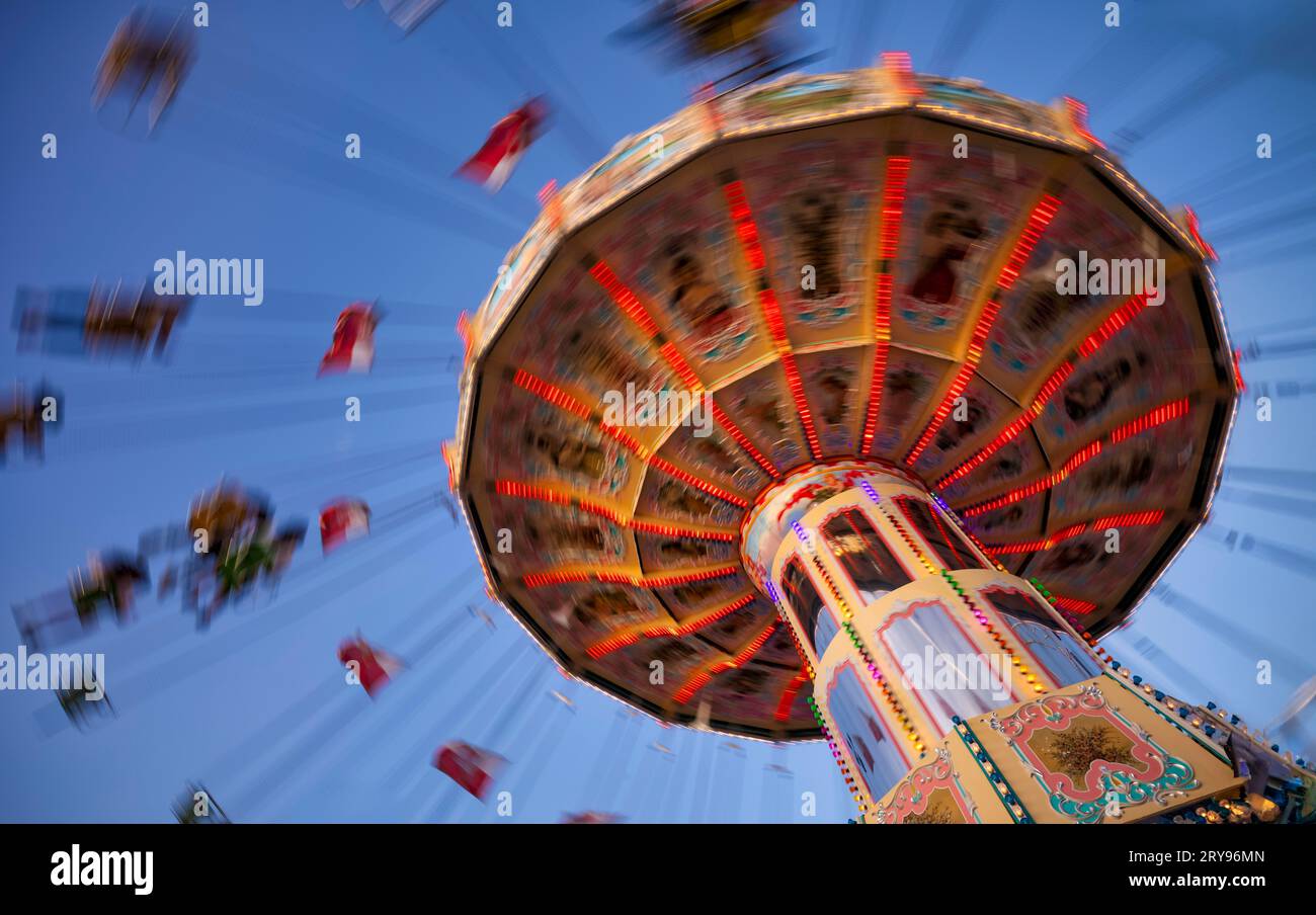 Wave flight, chain carousel, ride, Cannstatter Volksfest, Wasen ...