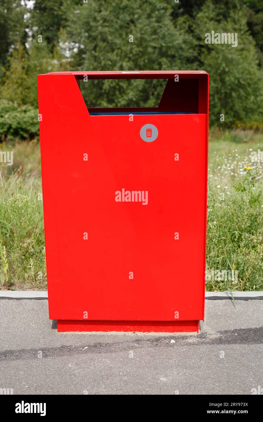 Public recycle bin hi-res stock photography and images - Alamy