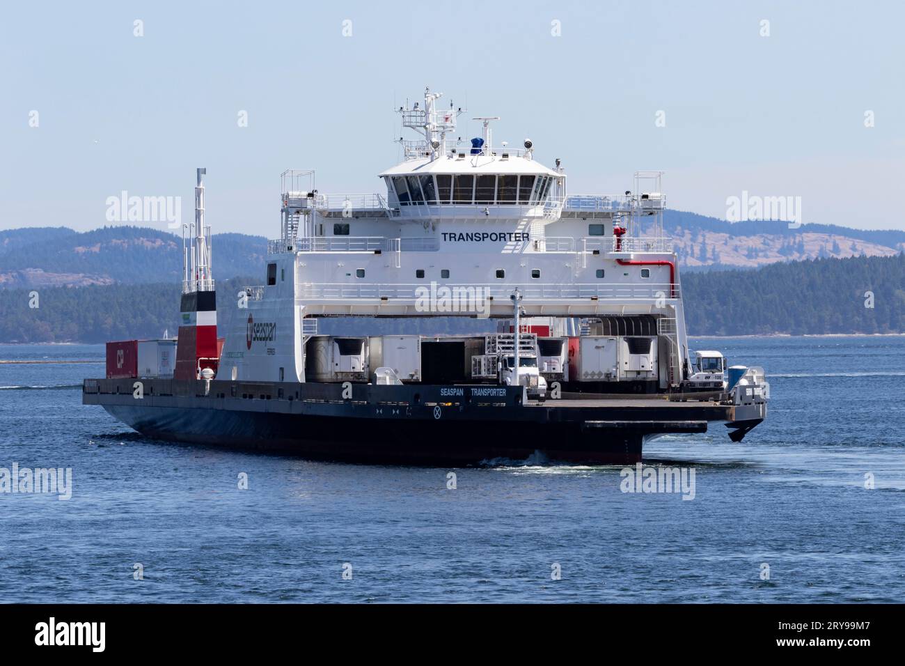 The Seaspan Transporter, a Ro-Ro Cargo Ship built in 2021 (2 years old ...