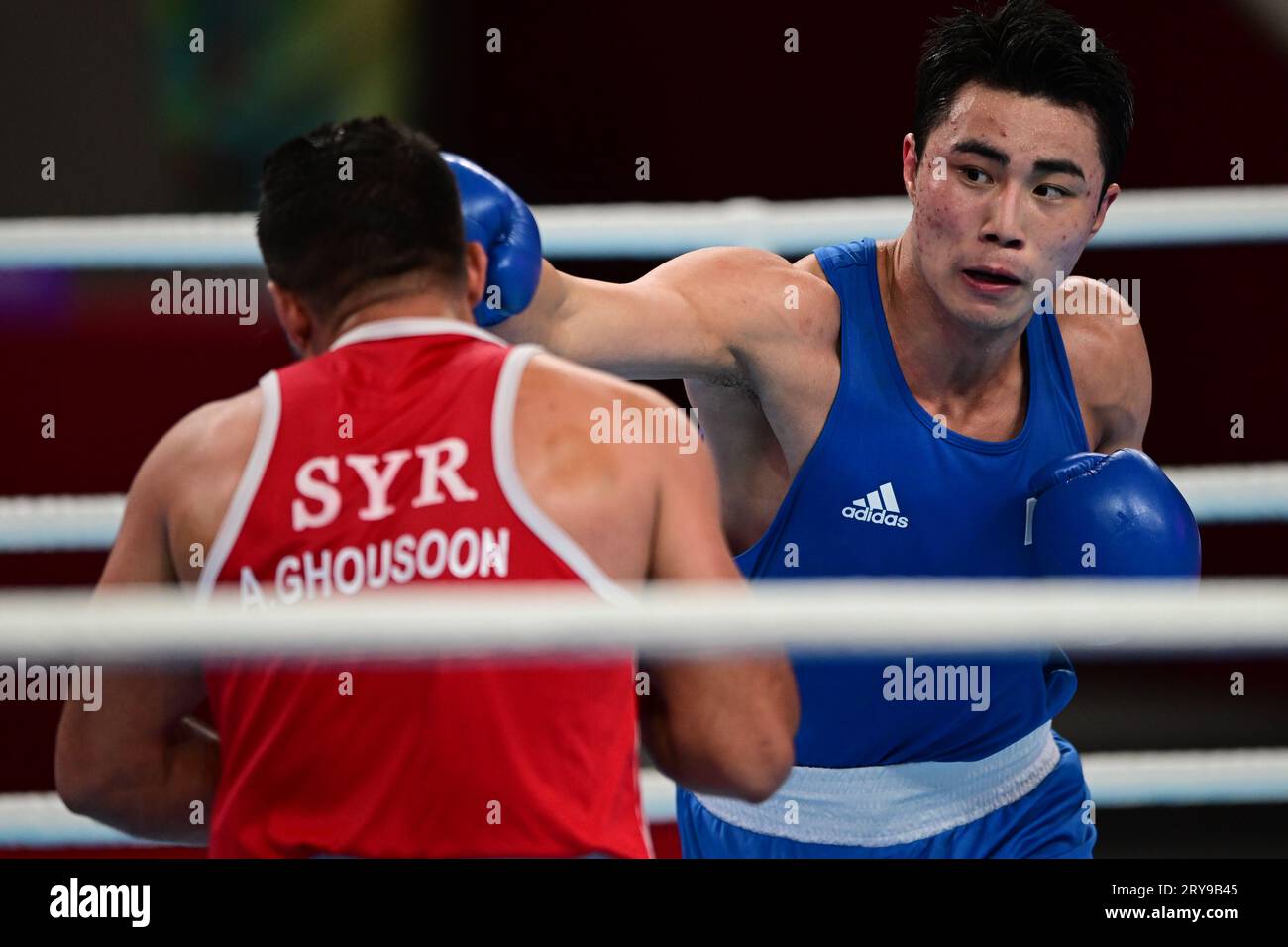 Hangzhou, China. 29th Sep, 2023. Ahmad Ghousoon (L) of Syria and Jinjea ...