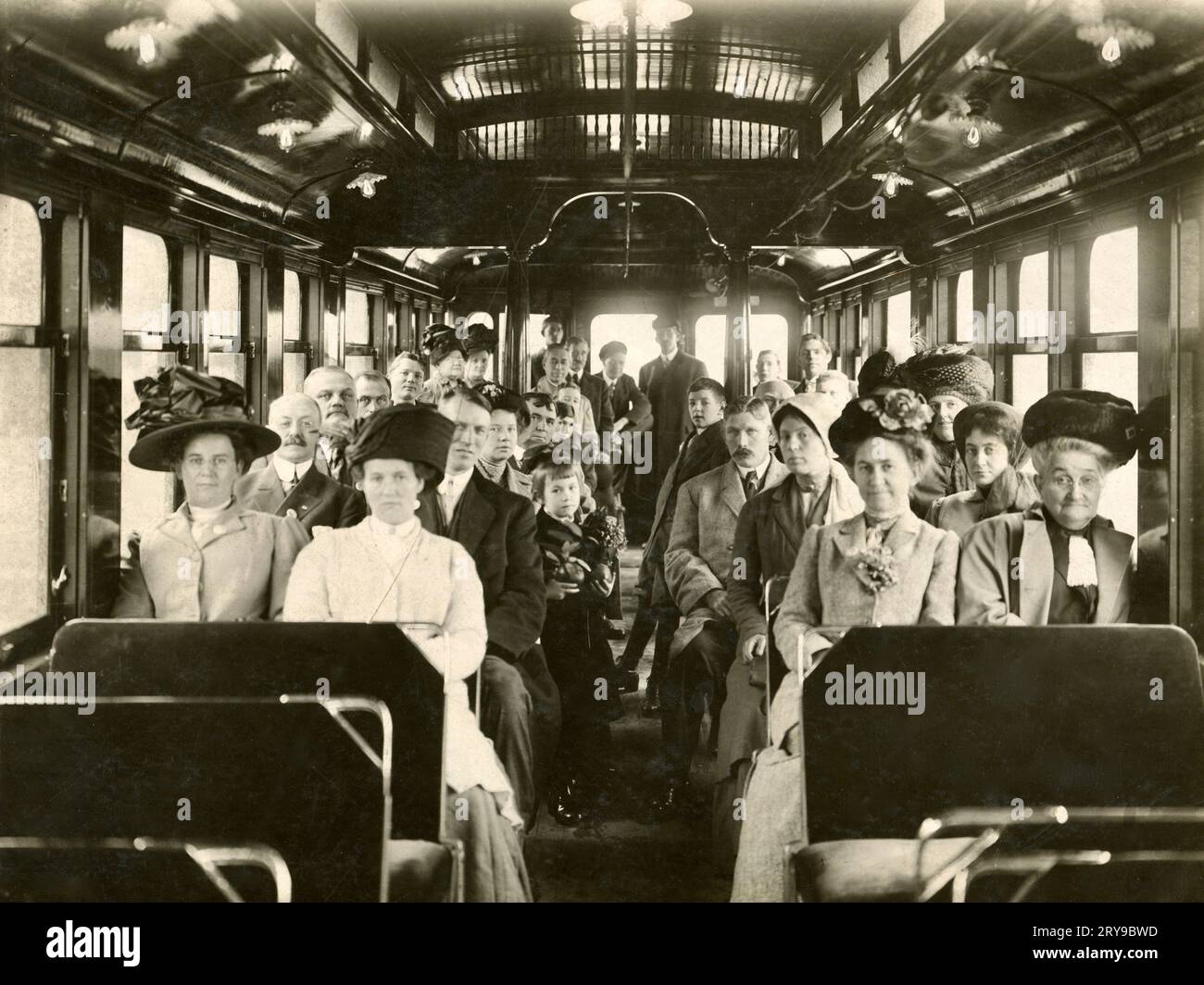 Ladies and gentlemen seated hi-res stock photography and images - Alamy