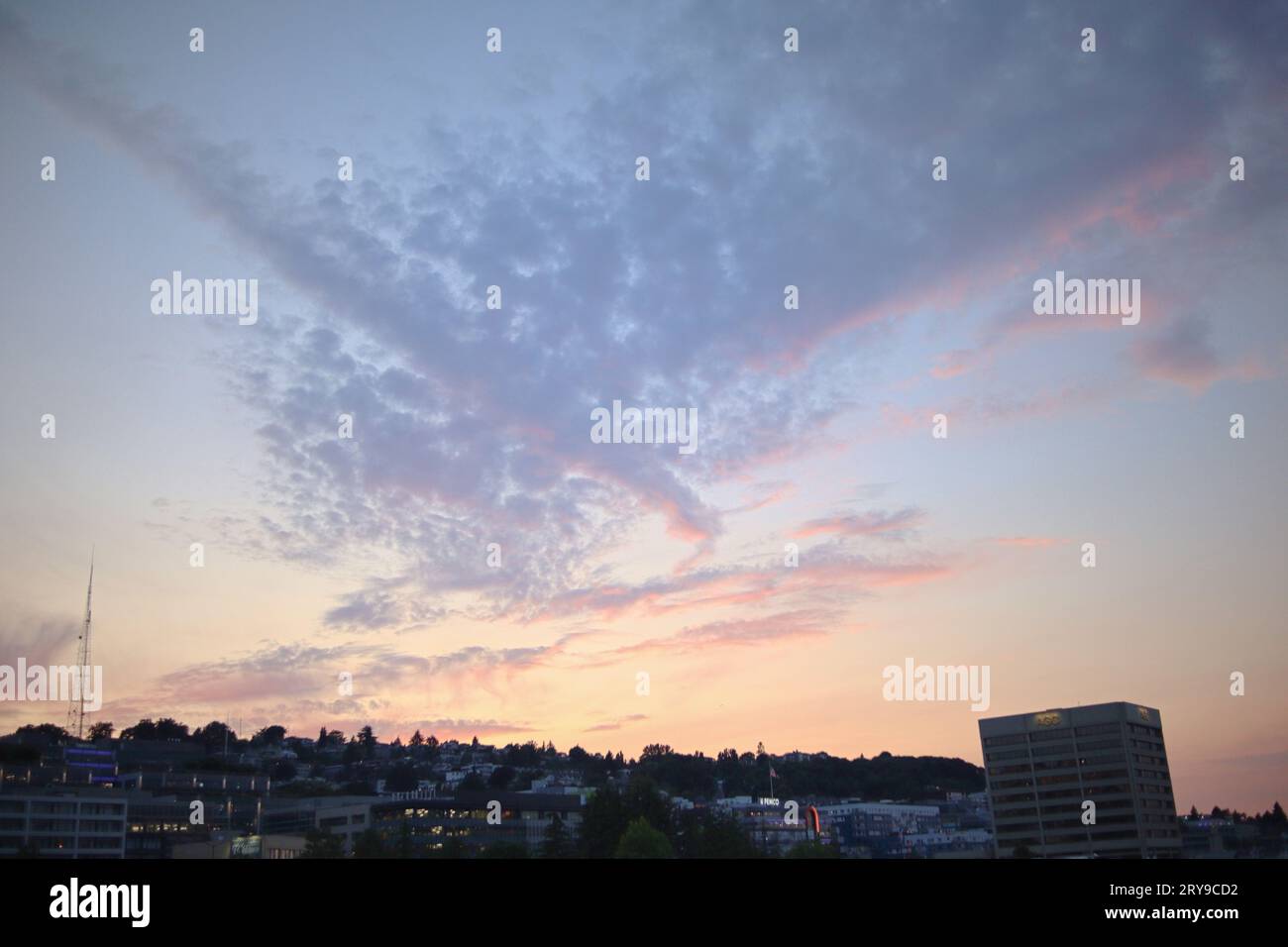 Beautiful seattle skyline sunset hi-res stock photography and images ...