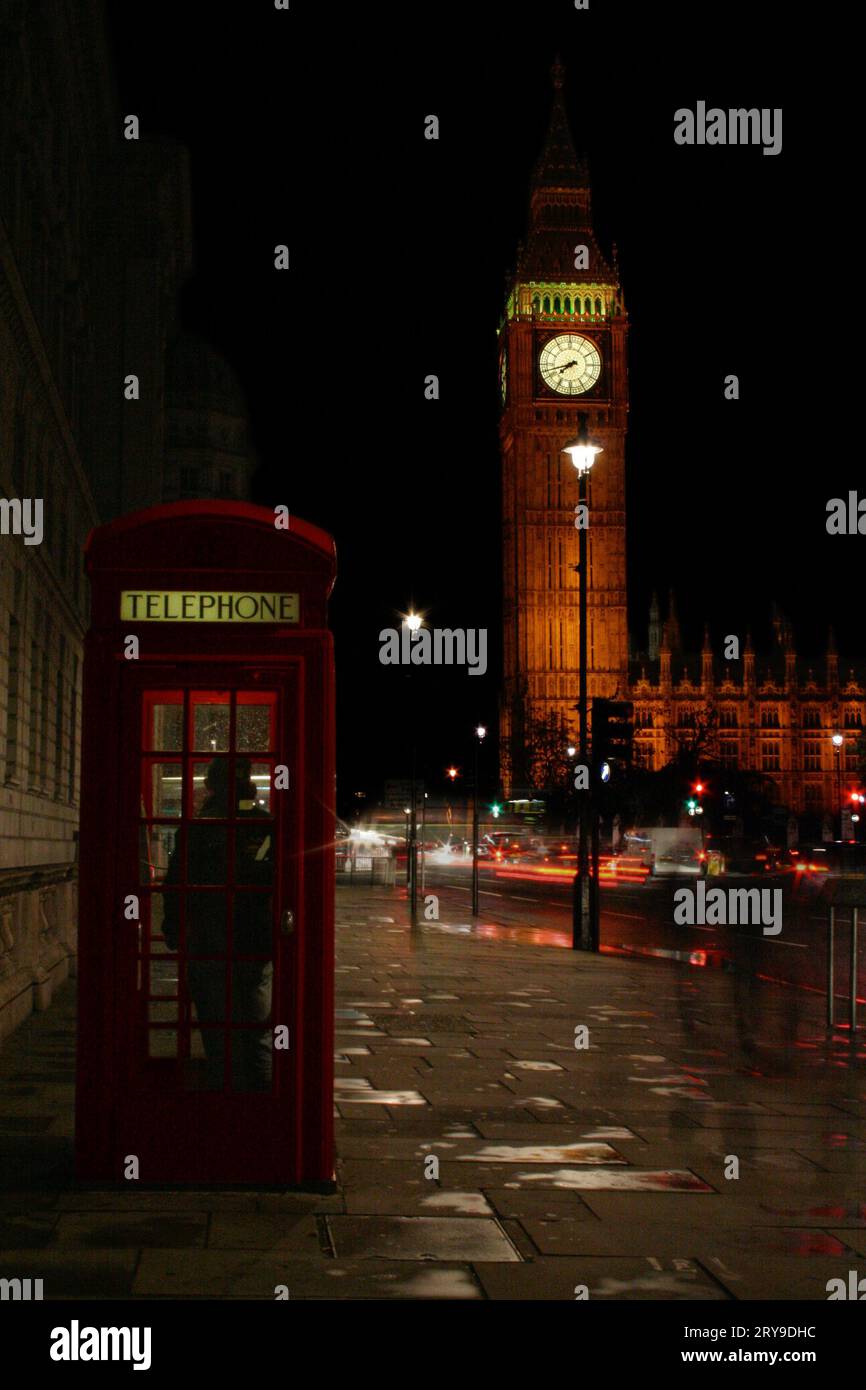 Traditional red phone booth with Big Ben behind at night Stock Photo ...