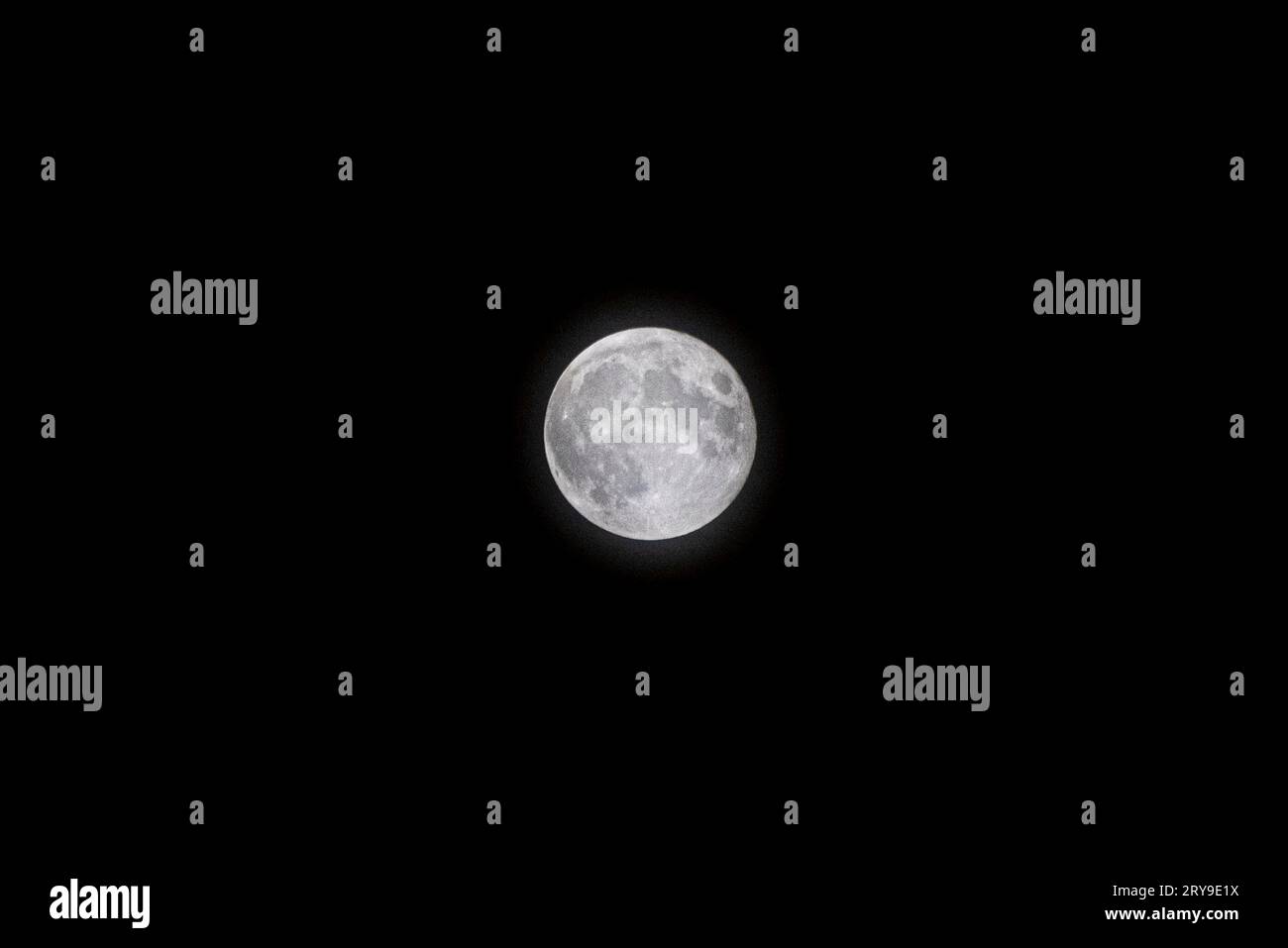 London, UK. 29th Sep, 2023. September full moon, also known as Harvest ...