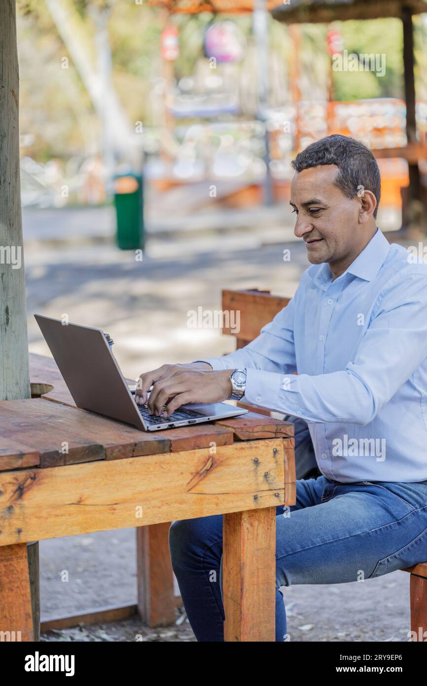 Laptop in public hi-res stock photography and images - Alamy