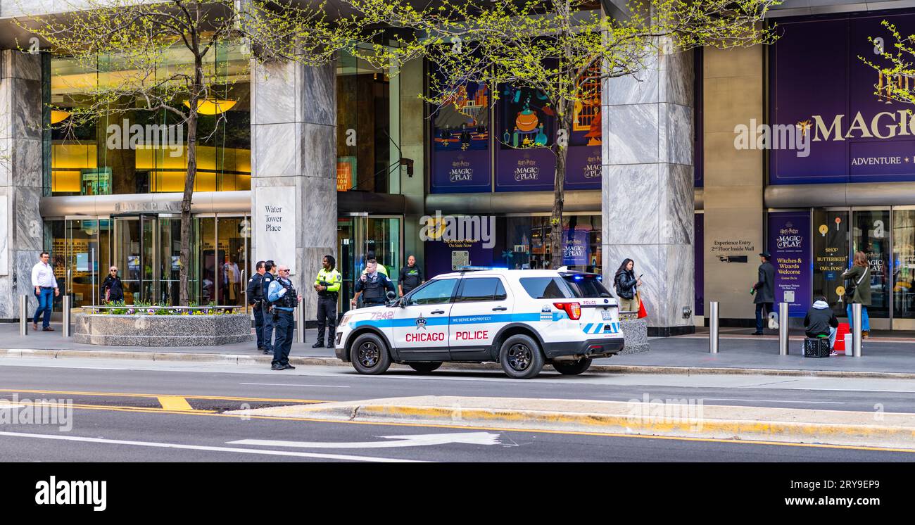 Chicago police vehicle parked hi-res stock photography and images - Alamy