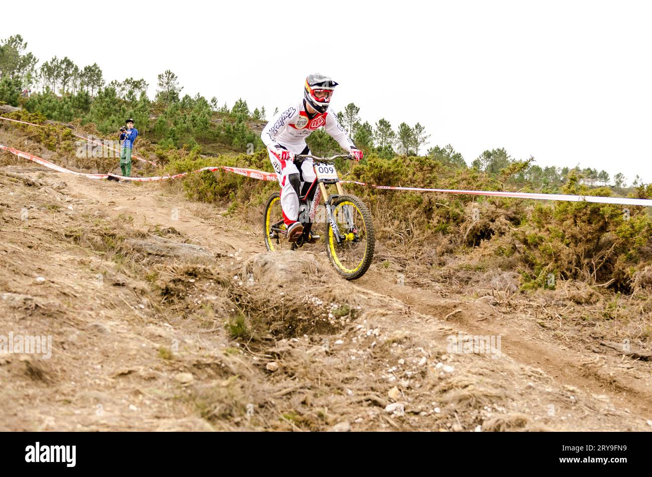 Bond motion hi-res stock photography and images - Alamy