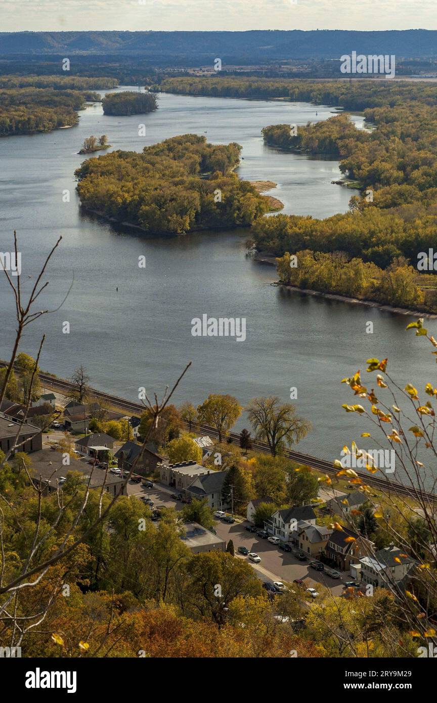 overlooking the Mississippi River at Alma, Wisconsin Stock Photo - Alamy