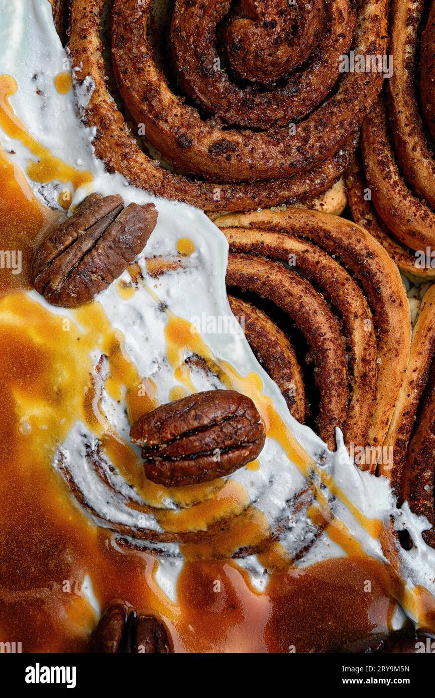 Cinnabon pecan hi-res stock photography and images - Alamy