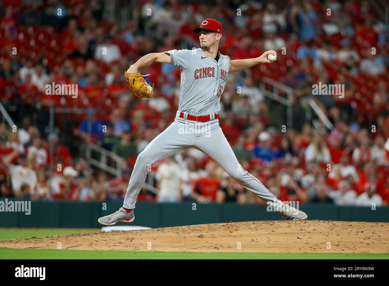 Cincinnati Reds starting pitcher Brandon Williamson throws during the ...