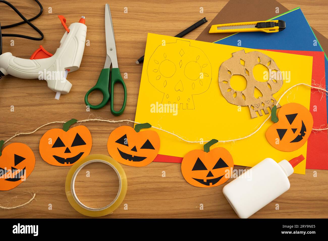 Activity sheets hi-res stock photography and images - Alamy