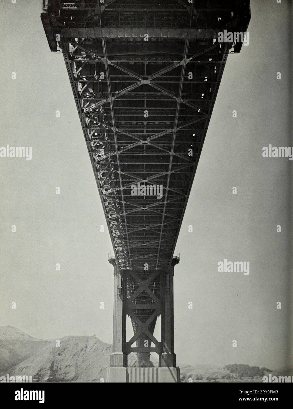 Golden Gate Bridge under construction, 1937 Stock Photo - Alamy