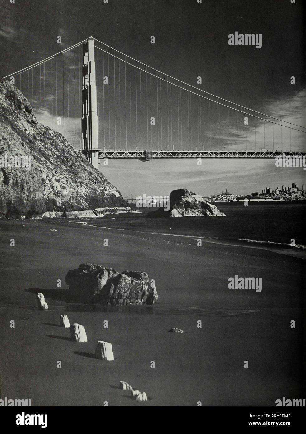 Golden Gate Bridge under construction, 1937 Stock Photo - Alamy