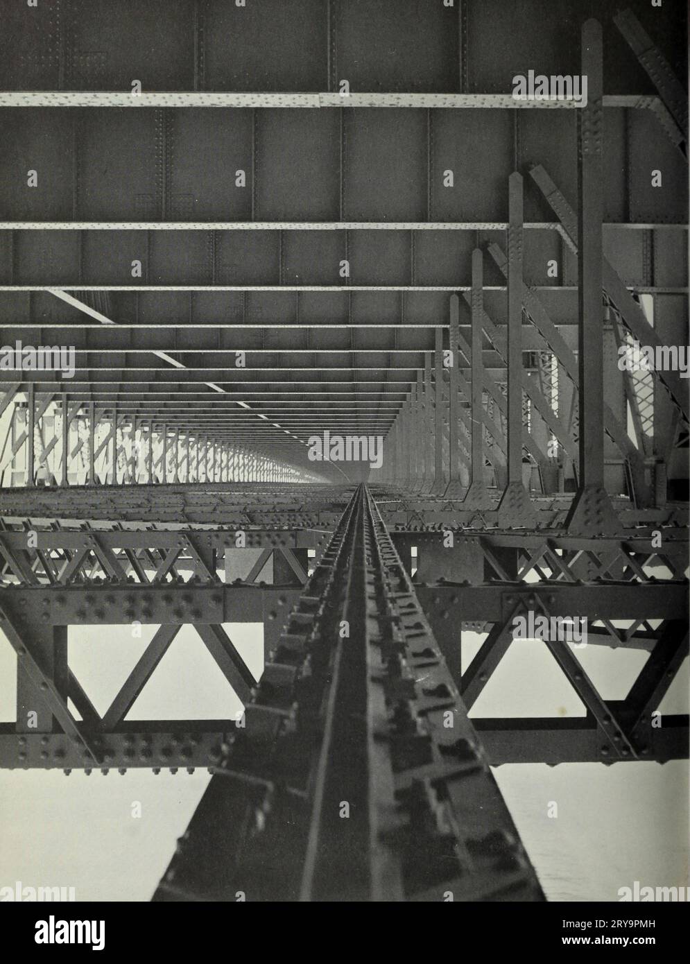Golden gate bridge construction worker hi-res stock photography and ...