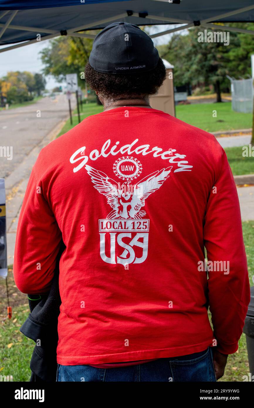 United Auto Workers on strike at the Stellantis parts distribution ...
