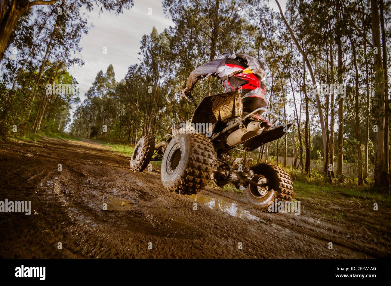 Muddy quad bike hi-res stock photography and images - Alamy