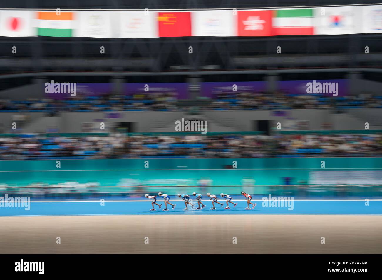 Athletes compete during the Women's Speed Skating 10000m Point ...