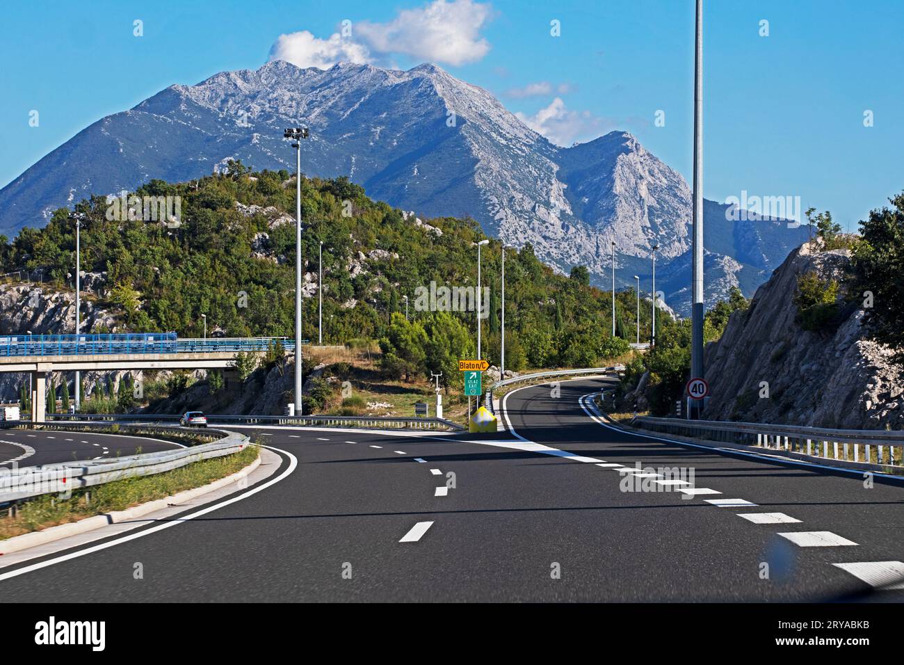 Car at fork in the road hi-res stock photography and images - Alamy