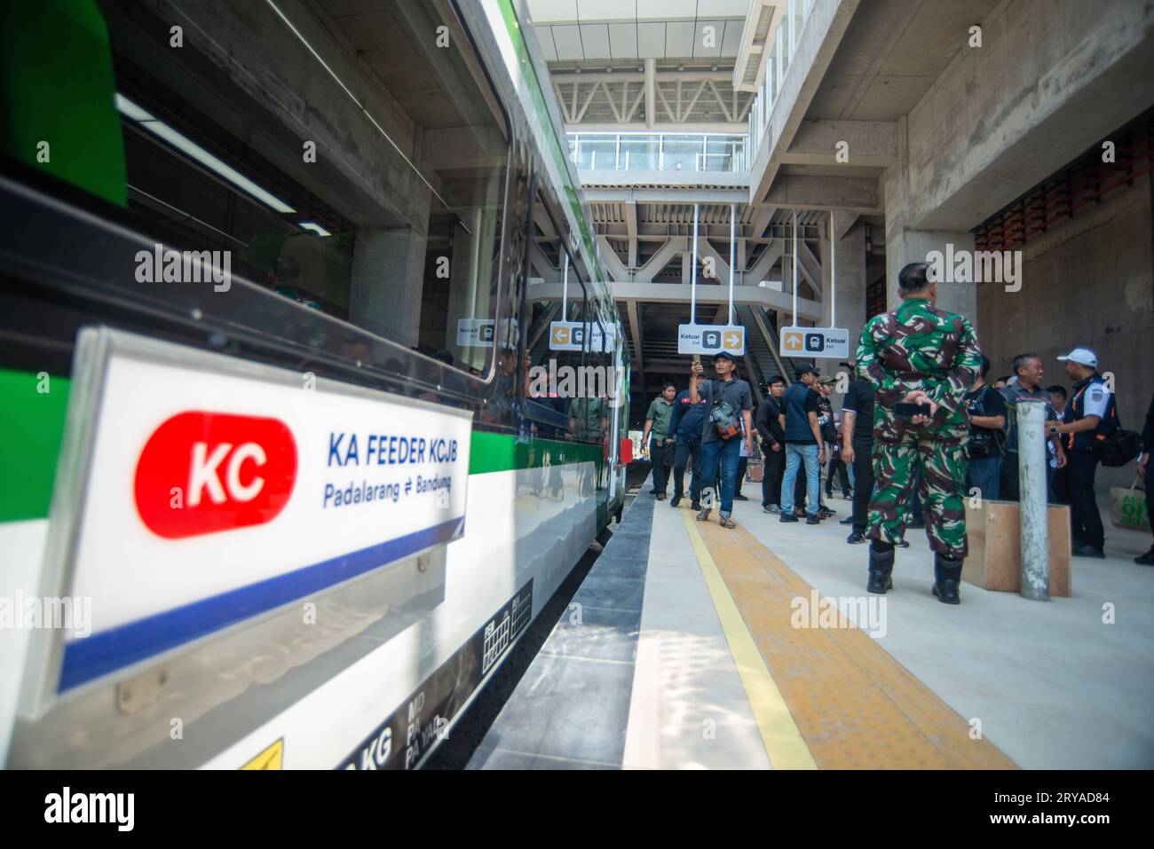 FEEDER TRAIN TEST RUN Feeder trains on the railway line at Padalarang ...