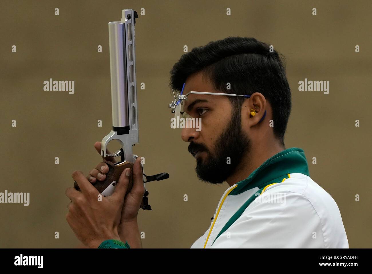 Pakistan's Gulfam Joseph prepares his air portal during the Shooting ...
