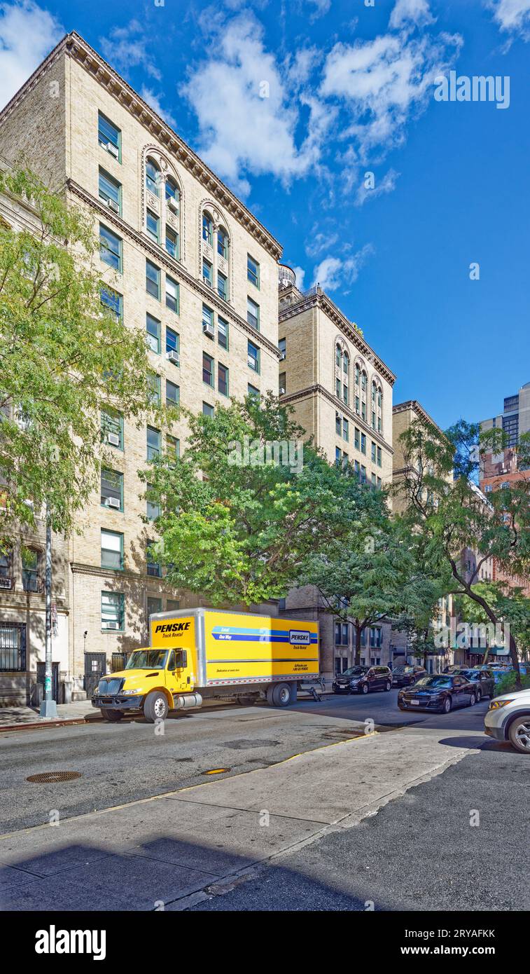 325 w 45th st hi-res stock photography and images - Alamy