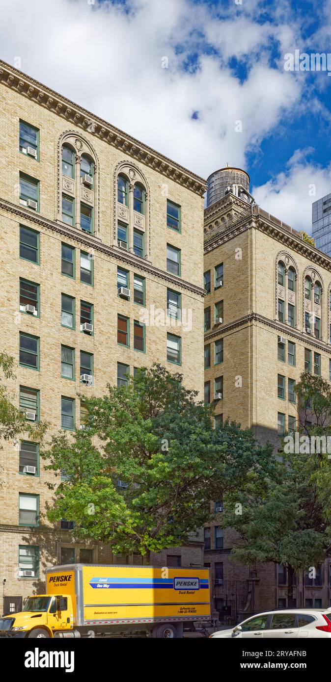 325 w 45th st hi-res stock photography and images - Alamy