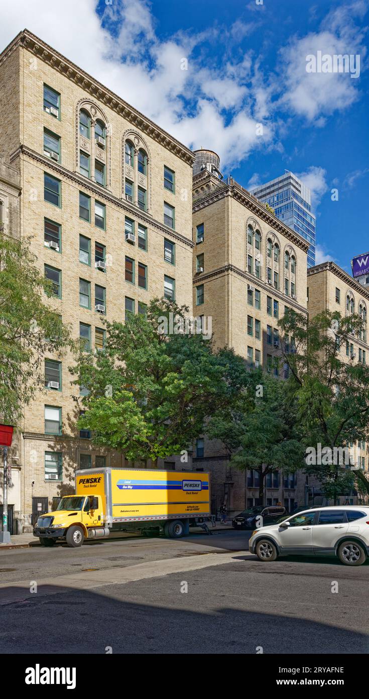 325 w 45th st hi-res stock photography and images - Alamy