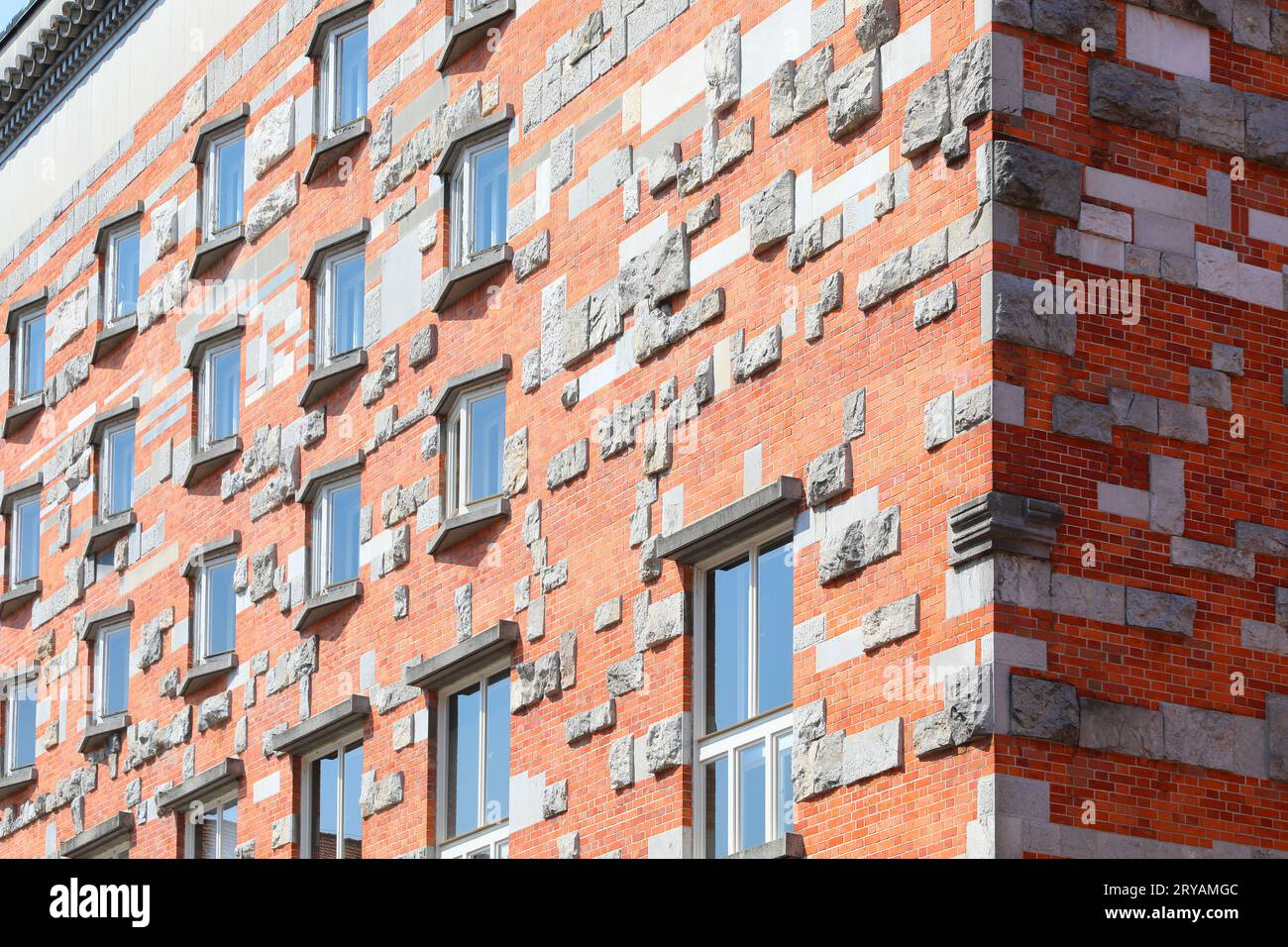 Asymmetric building hi-res stock photography and images - Alamy