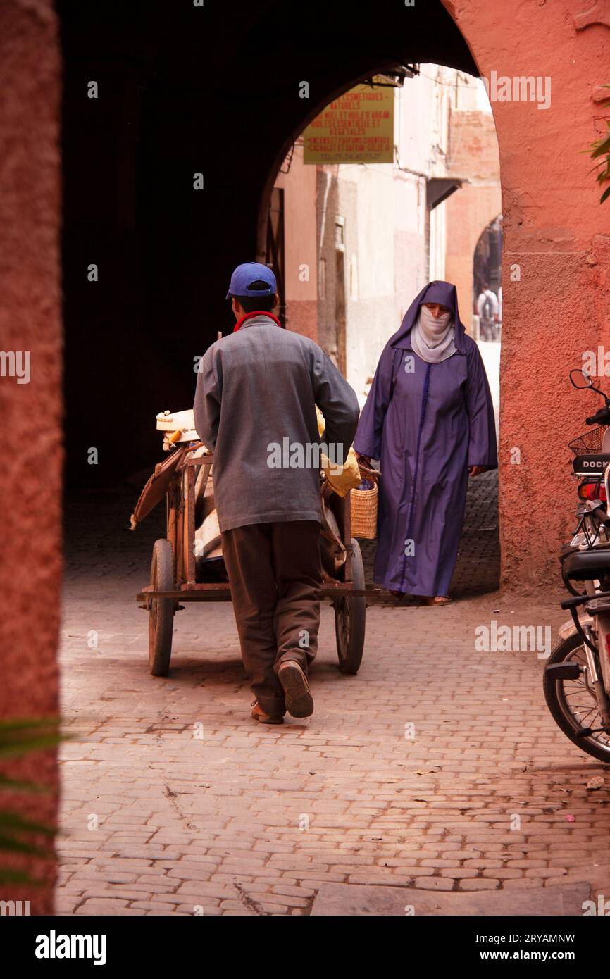 Back street marrakech hi-res stock photography and images - Alamy